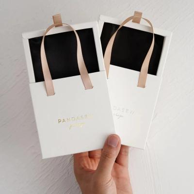China Rectangular Jewelry Packaging Box Elegant Presentation Package Recyclable for sale