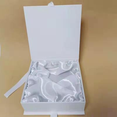 China Eco Friendly Cosmetic Packaging Box with Satin Lining and Glossy Finish for sale