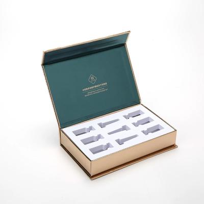 China Professional Make-up Packaging Case with Glossy Finish and Foam Lining OptionsLuxury Magnet Flip Cover Make-up Freeze dried powder box with Glossy Finish and EVA Foam Options for sale