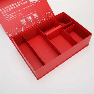 Cina OEM Logo Rigid Packaging Box, contenitore di regalo magnetico di goffratura della chiusura in vendita