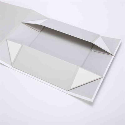 Cina Flip Top Rigid Packaging Box che piega la superficie protettiva della vernice in vendita