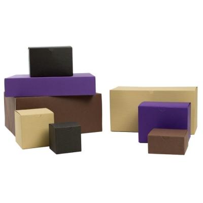Cina Pieghettatura superiore piegante interna rigida di Matte Gift Boxes With Natural Kraft in vendita