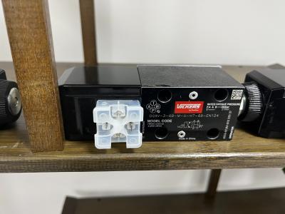 Cina Industria Valvola solenoide Dg4V-3-2al-M-U-H7-69-En124 Ricambi idraulici in vendita
