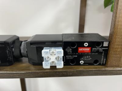 Cina Industria Valvola solenoide Dg4V-3-2al-M-U-H7-69-En124 Ricambi idraulici in vendita