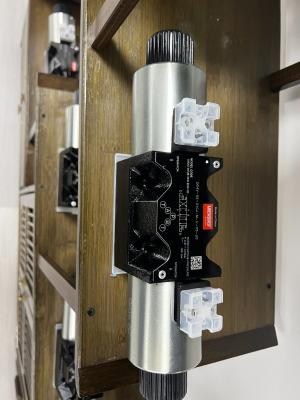 Cina Pressione della valvola solenoide a corrente continua Temperatura ordinaria Parti idrauliche Dg4V-3-6c-M-U-H7-69-En124 in vendita