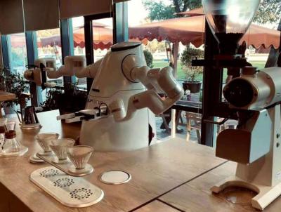 Cina Doppio caffè della bevanda di RGB del creatore di caffè espresso del robot della macchina della macchinetta del caffè di braccio del robot in vendita