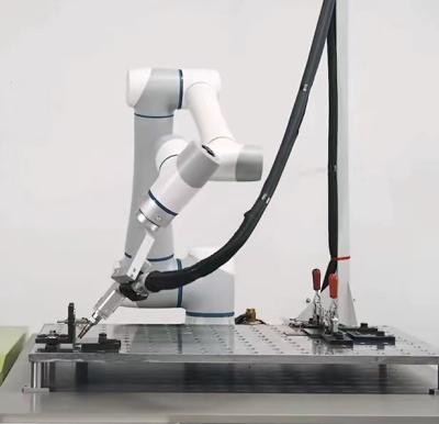 China Salvar o cobot usam-se extensamente com linha central cooperativa do robô 6 da escala de 1300mm para máquinas de soldadura à venda