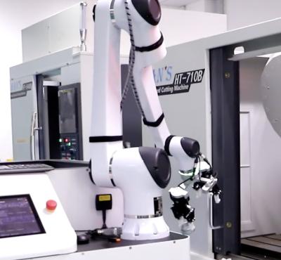 中国 荷を積む工作機械のためのシステムを積み重ねる産業ロボティック マニピュレーターの腕プロセスの荷を下す 販売のため