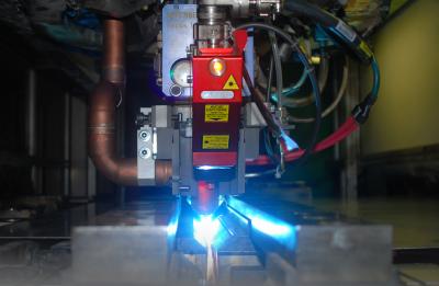 Cina I robot della saldatura a laser lavora con il sistema di braccio del robot 1400x1400x1500mm in vendita