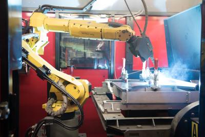Cina I robot della saldatura a laser lavora con il sistema di braccio del robot 1400x1400x1500mm in vendita