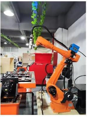 Cina saldatrice automatico del laser di asse del sistema automatico 6 della saldatura a laser della fibra 2000W per l'alluminio del metallo in vendita