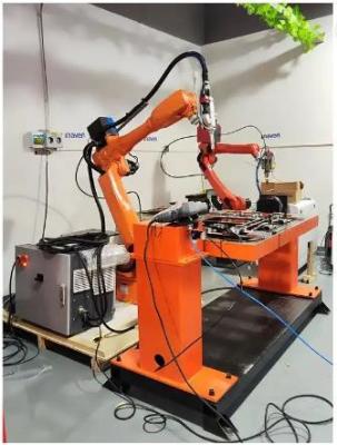 Cina saldatrice automatico del laser di asse del sistema automatico 6 della saldatura a laser della fibra 2000W per l'alluminio del metallo in vendita