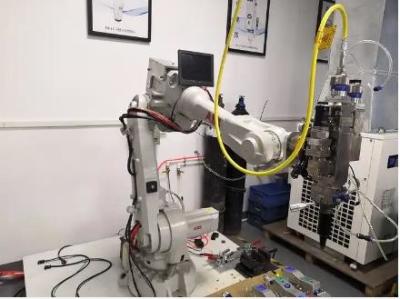 Cina Braccio del robot di asse del sistema automatico ABB Kuka Fanuc 6 della saldatura a laser della fibra   Profondità 0.04-6mm in vendita