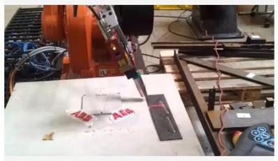 Cina Braccio del robot di asse del sistema automatico ABB Kuka Fanuc 6 della saldatura a laser della fibra   Profondità 0.04-6mm in vendita