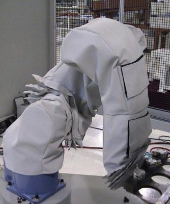 Cina Armature robotiche nere con materiale isolante in foglio di alluminio in vendita