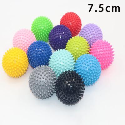 Cina Il multiplo di Amazon colora la palla appuntita di massaggio del rullo del piede del silicone molle di forma fisica in vendita