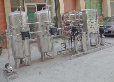 Cina sistema commerciale di depurazione delle acque di osmosi inversa del RO 2TPH con il carro armato automatico per acqua industriale pura/bevente in vendita