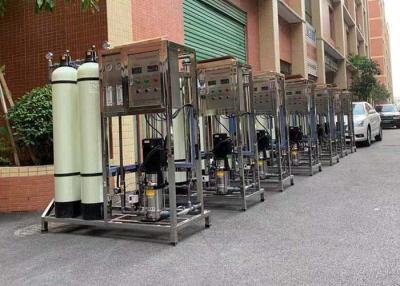 Cina Produzione bevente della bottiglia della bustina della pianta di desalificazione di osmosi inversa del sistema del filtro da acqua del RO in vendita