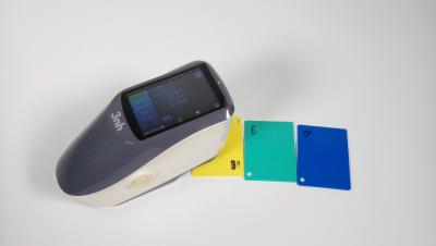 Cina Lunghezza d'onda UV 700nm dello spettrofotometro 3nh YS3060 400/di Digital di colore per il controllo di differenza fluorescente di colore del campione in vendita