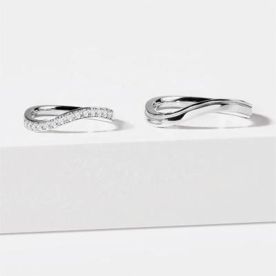 Cina 925 Sterling Silver White Gold Diamond CZ Wave Ring per donne Gioielli di pregio OEM/ODM in vendita