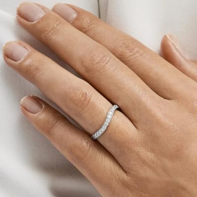 Cina 925 Sterling Silver White Gold Diamond CZ Wave Ring per donne Gioielli di pregio OEM/ODM in vendita