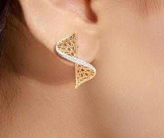 China 2024 Earring Set with Pave Setting Technology and Cubic Zirconia Swerve Twist Studs for sale