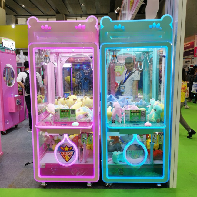 Close-up of claw mechanism