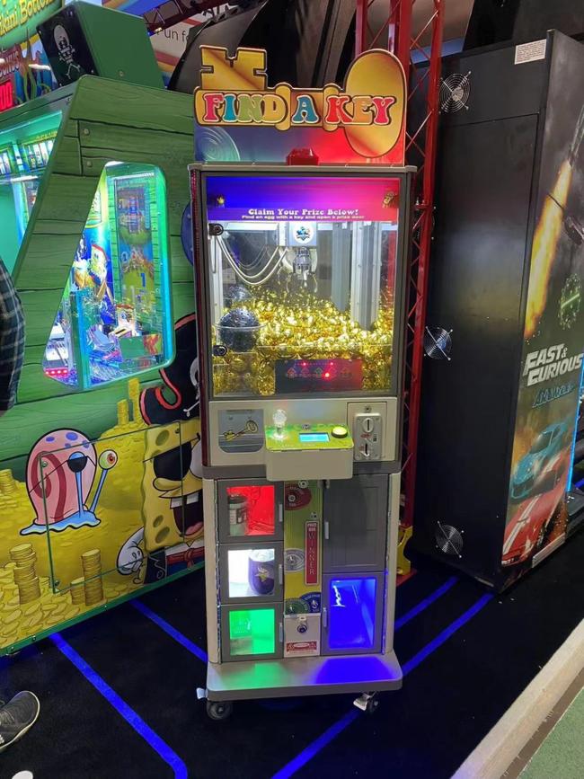 Dreamland Claw Prize Machine prize compartment