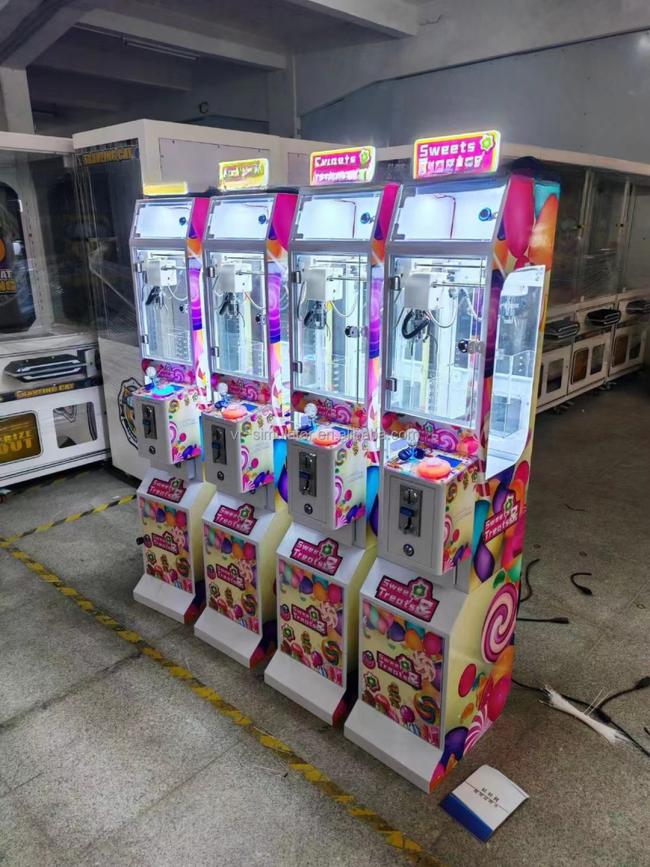 Mini claw crane machine prize display