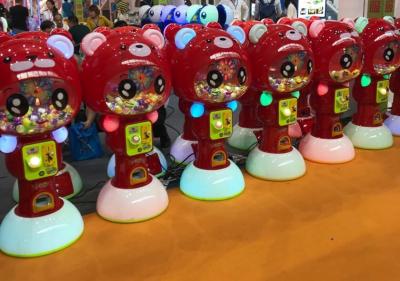 Cina Dreamland moneta azionata premio di plastica vending capsula giocattolo macchina da gioco per il centro di intrattenimento in vendita