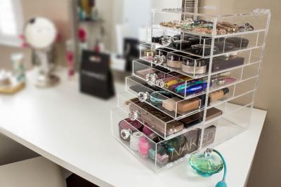 China Factory direct selling customized 5 tier acrylic makeup organizer / wholesale plexiglass makeup display stand for sale