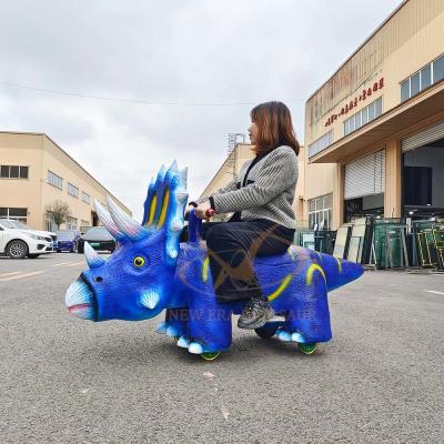 Cina Giocattolo cavalcabile elettrico grande dinosauro Jurassic Park, Triceratopo elettrico con portata 100 kg in vendita