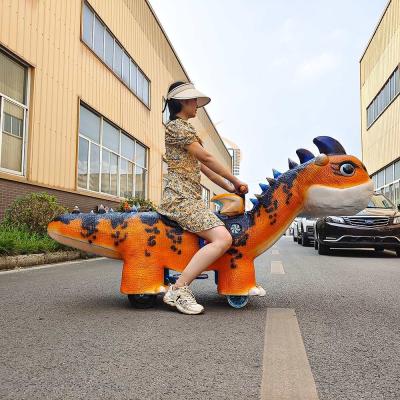 Cina Animatronico personalizzabile Dinosauro camminante Per parchi di divertimenti 100 kg Capacità in vendita