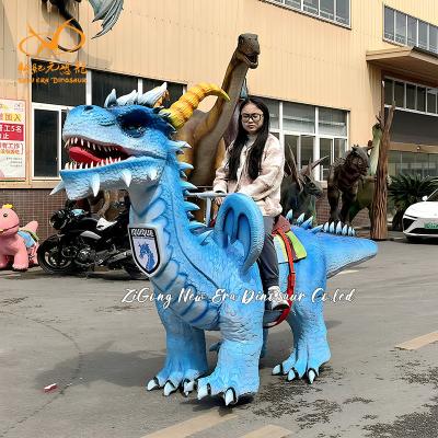 China Cores personalizadas Grande passeio elétrico em dinossauro passeio animatrónico de dinossauro para parques temáticos à venda