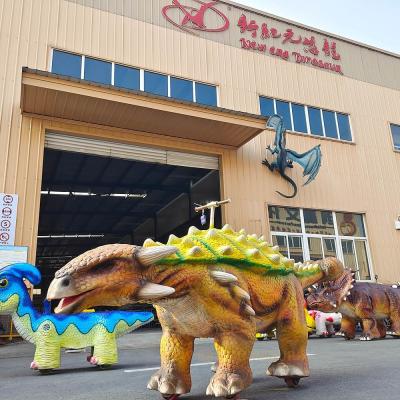 Cina Dinosauro camminante realistico Animatronic Dinosauro su misura Per il centro commerciale in vendita