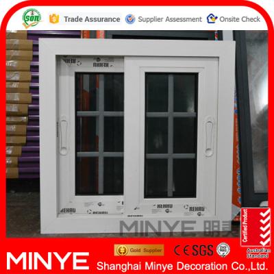 China REHAU Ventana corredera de PVC personalizable y duradera con parrillas de acero inoxidable en venta