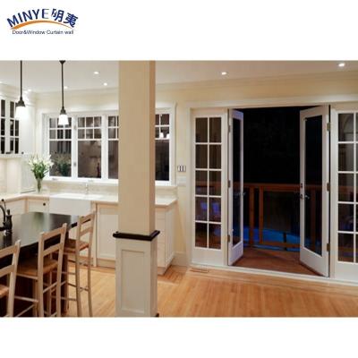China Moderne tuin PVC en UPVC dubbele glazen toegangsdeur in natuurlijke houtkleur met materialen Te koop