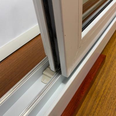 China Keuken Moderne ontwerp UPVC schuifvenster met hoge windweerstand en geluidsisolatie Te koop