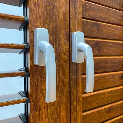 Cina Soluzione di progettazione alberghiera Profilo anodizzato o rivestito in polvere Finish Swing Open Shutter in vendita