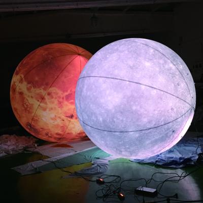 Cina Lampeggiante gonfiabile Elio impermeabile LED luce luna pianeta palloncino con bastoncini per le decorazioni di festa di Natale evento in vendita