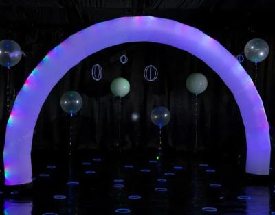 Cina arco gonfiabile esterno in colore bianco con luci a led RGB per la pubblicità di eventi in vendita