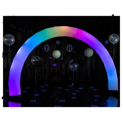 Cina arco gonfiabile esterno in colore bianco con luci a led RGB per la pubblicità di eventi in vendita