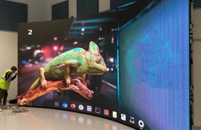 Cina La curva all'aperto dell'interno LED del fondo di fase dello schermo di P3.91 LED visualizza in vendita