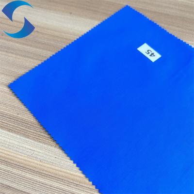 Cina 40D*310T Tessuti di nylon completamente opachi PVC PU rivestito tessuto Ripstop impermeabile per esterni in vendita