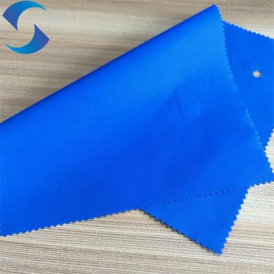 Cina 40D*310T Tessuti di nylon completamente opachi PVC PU rivestito tessuto Ripstop impermeabile per esterni in vendita