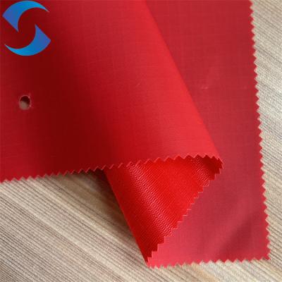 Cina 259 grammi resistenti alle lacrime Rosso 210D 100 tessuto di poliestere Oxford per esterni in vendita