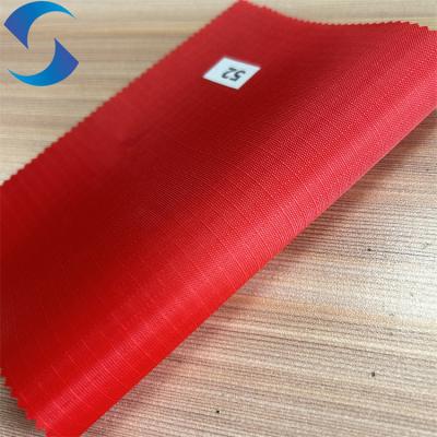 Cina 259 grammi resistenti alle lacrime Rosso 210D 100 tessuto di poliestere Oxford per esterni in vendita