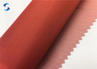 Cina Poliestere impermeabile di 150cm 80gsm Ripstop 210D che allinea il rivestimento dell'unità di elaborazione del tessuto in vendita