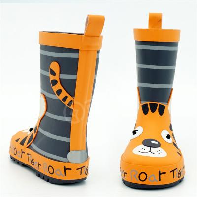 China SA8000 imprimiu botas de chuva à venda