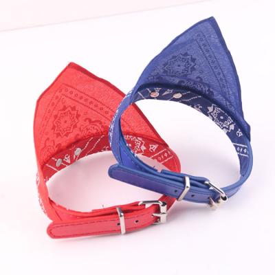 Cina Progettazione Cat Scarf del Odm dell'ABS 100g del triangolo del collare in vendita